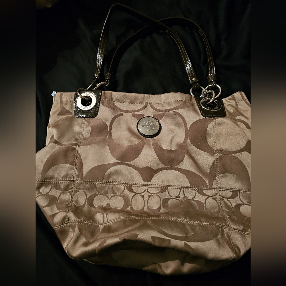 Coach Tan Tote With Silver Hardware - Gem